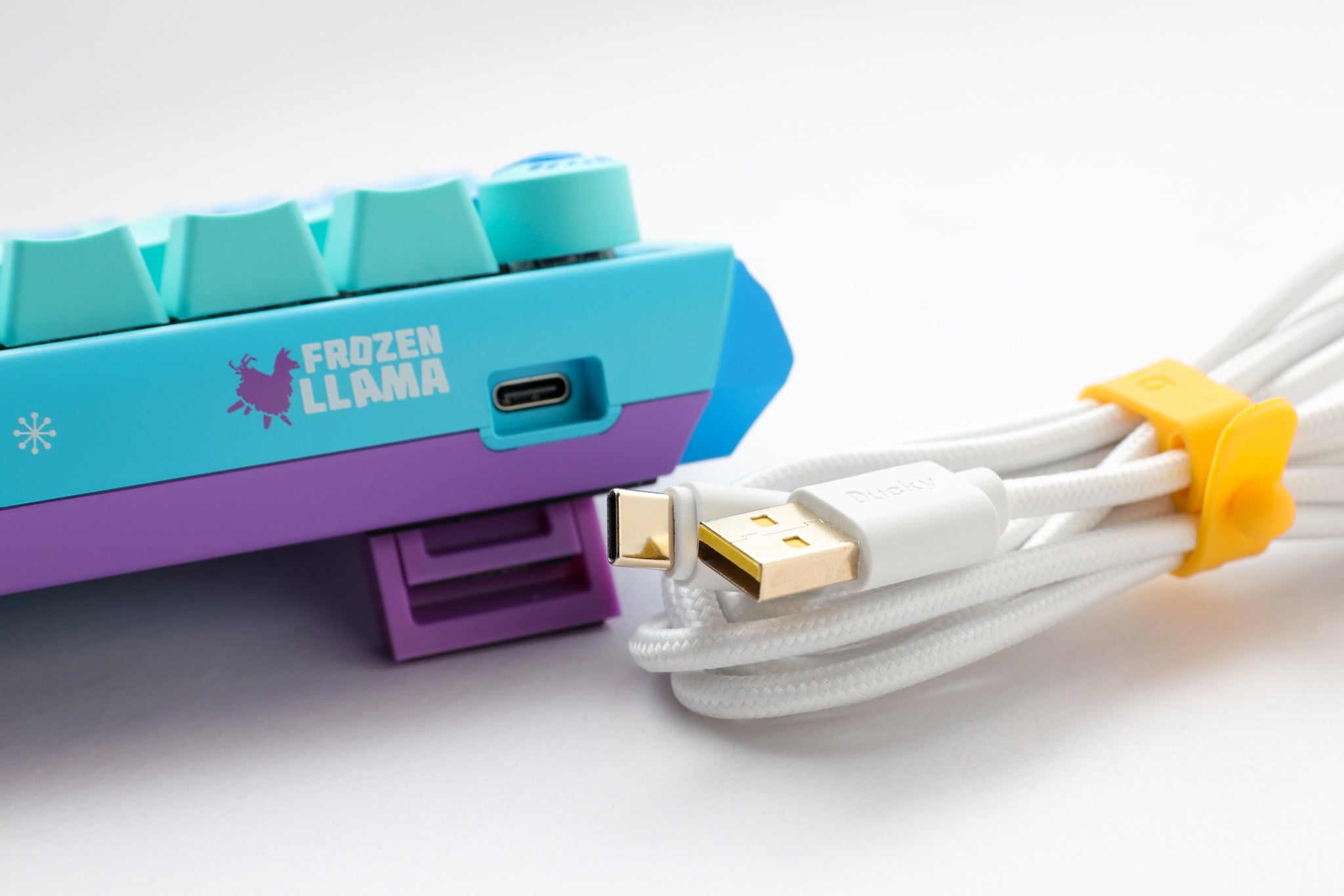 Ducky x MK One 3 SF Frozen Llama 65% Hotswap RGB Limited Edition Mecha