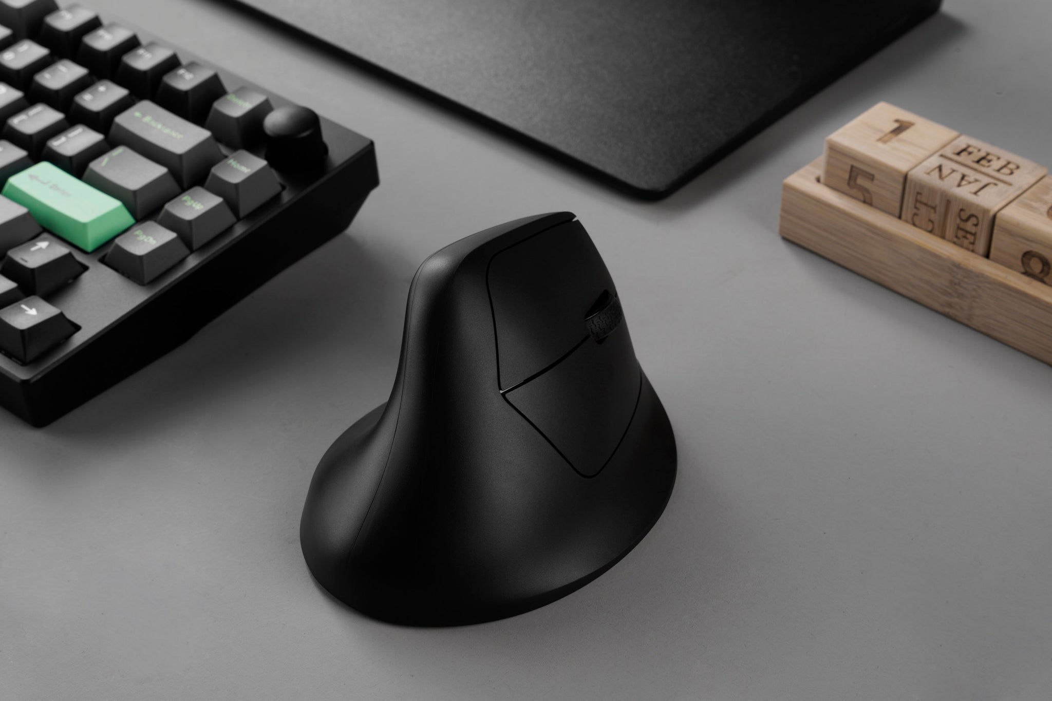 Keychron M5 8K Wireless Vertical Mouse