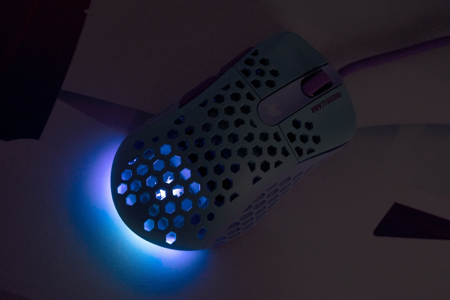 MK Frozen Llama Mouse 67g Lightweight Gaming 3389 Pixart RGB GM 8.0