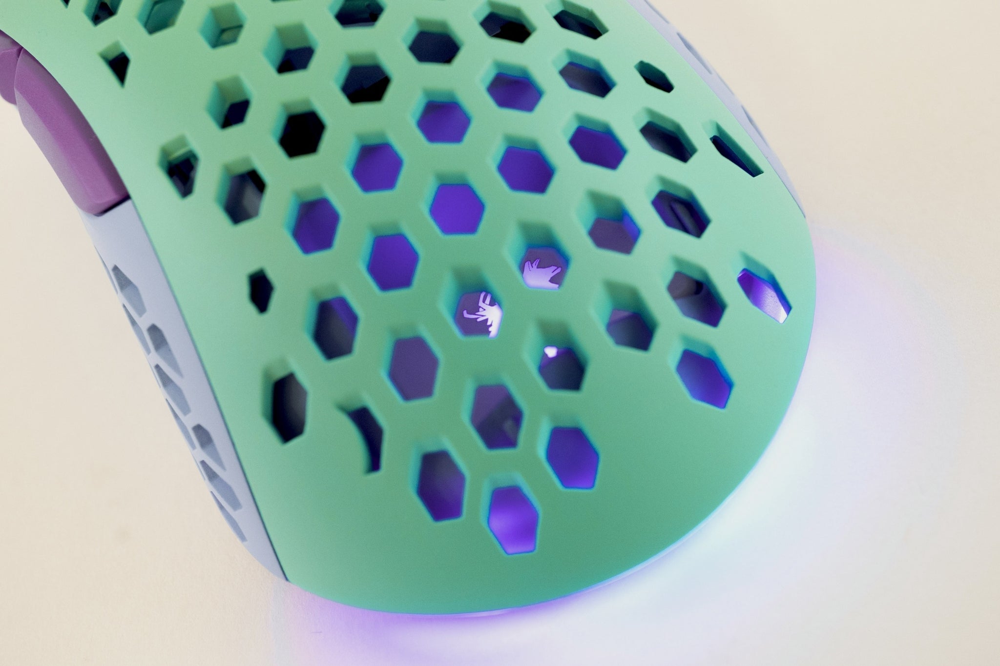 MK Frozen Llama Mouse 67g Lightweight Gaming 3389 Pixart RGB GM 8.0