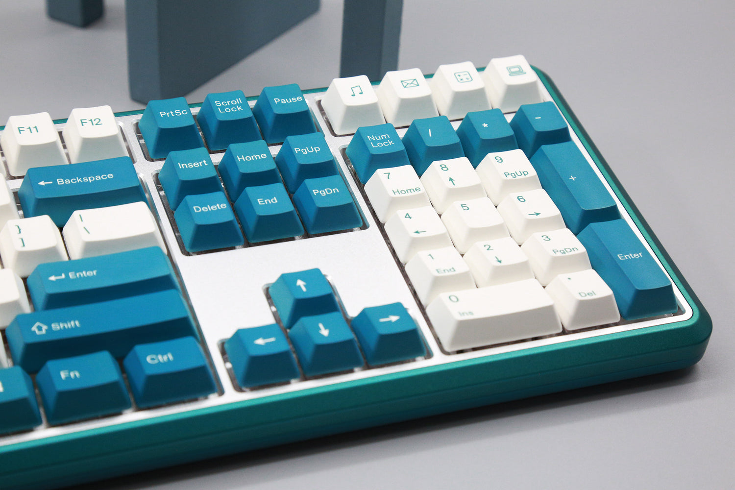 Varmilo Sword 2-108 Twilight Green White LED Dye Sub PBT Aluminum EC M